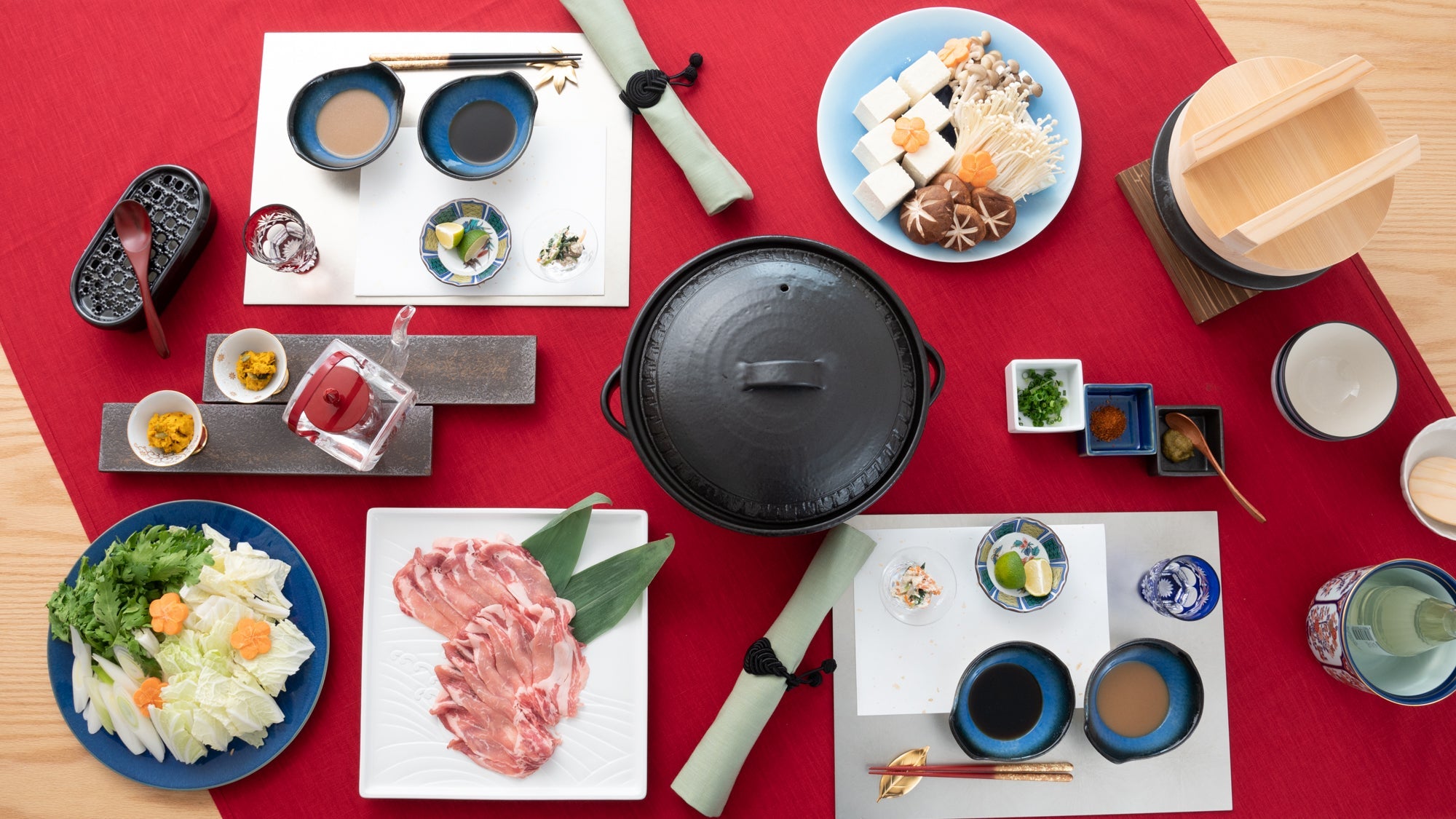 Un dîner Shabu Shabu avec le Noir Pot en argile japonais Banko Donabe