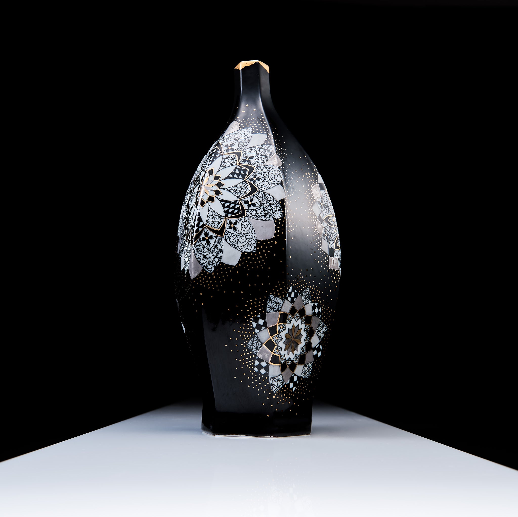 Black Kaleidoscope Bloom Japanese Single Flower Vase