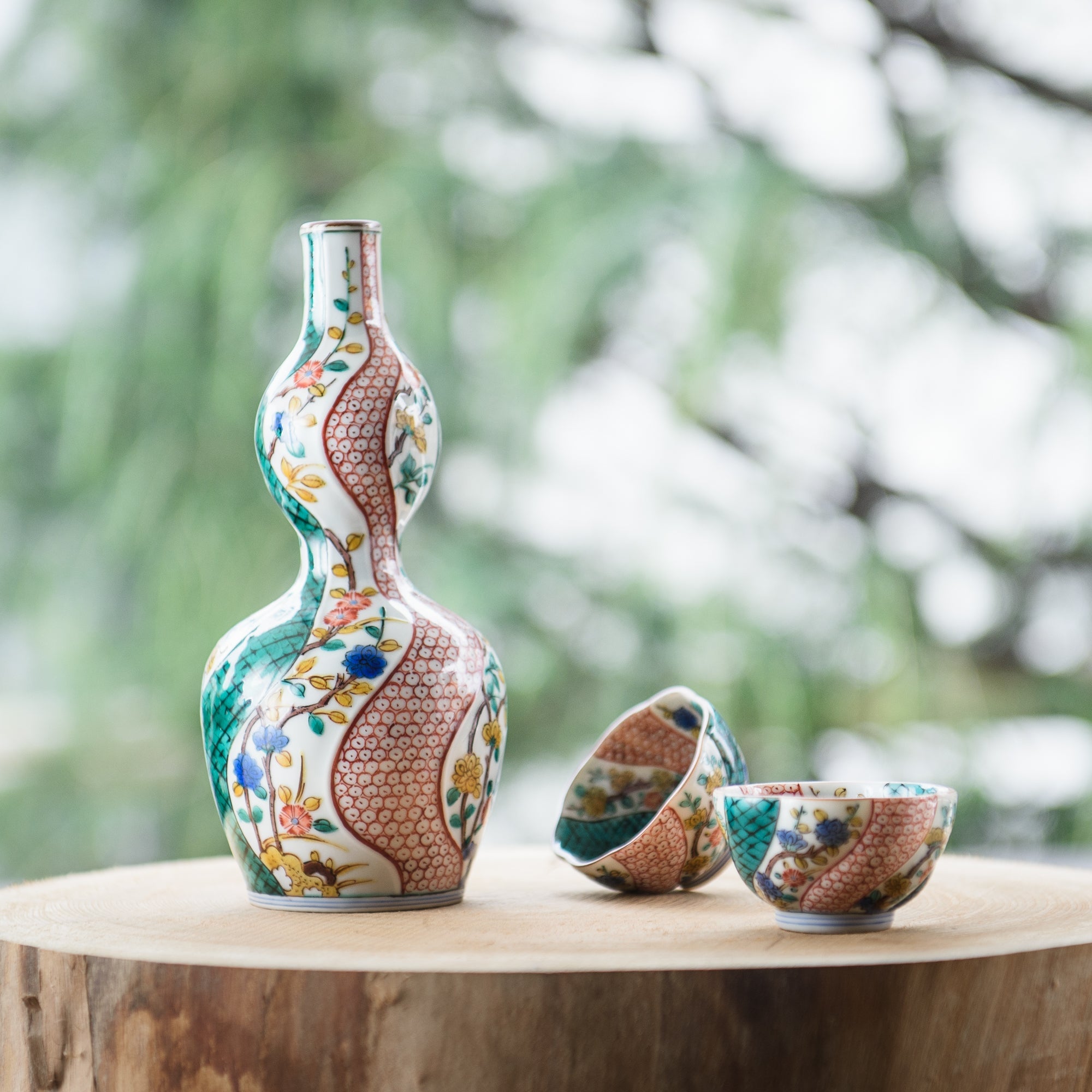 Colored Flower Patterns Sake Set