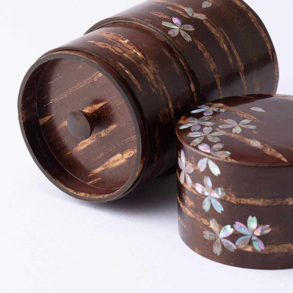 Yatsuyanagi Inlay Falling Sakura Akita Cherry Bark Work Tea Canister ...